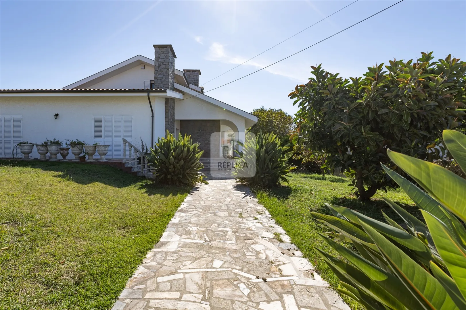 9-bedroom villa with garden in São Félix da Marinha, 500m from the sea ...